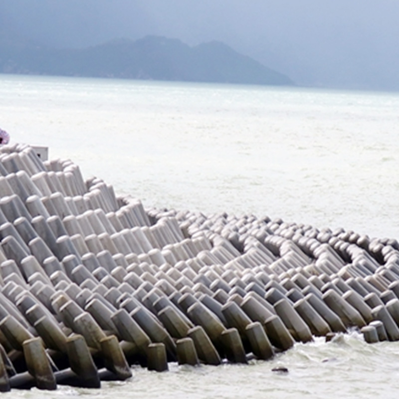 There are seawalls and harbors, dross, concrete dross, blocks.